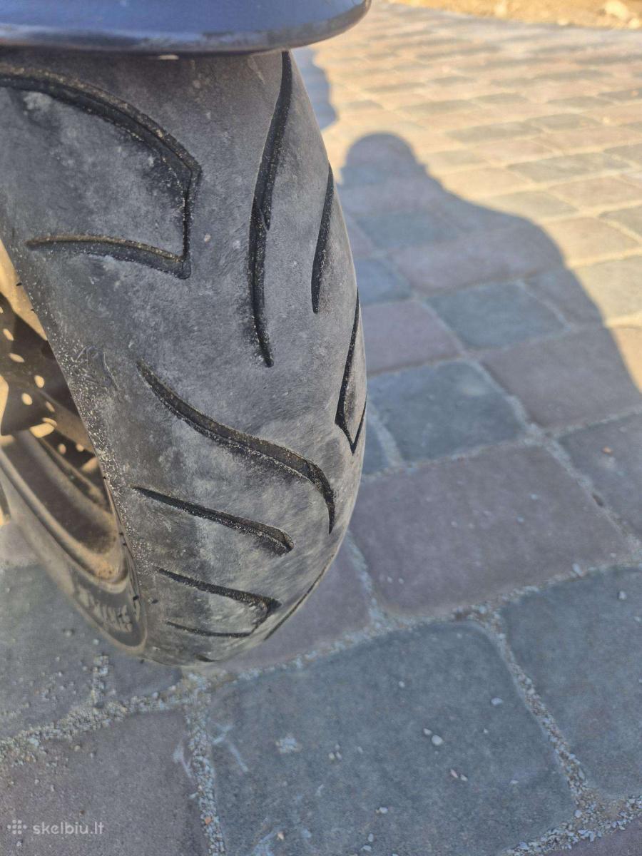 Melns Suzuki Burgman 2012 Viļņa, ar dzinēja tilpumu 0.40 L un nobraukumu 25 tūkst. km par 1900 €, foto 9 vietnē AUTOMOTO.COM.LV