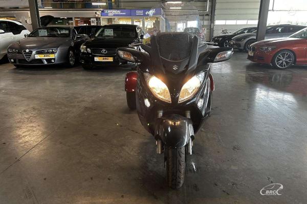 Black Suzuki Burgman 2015 in Vilnius, with an engine capacity of 0.65 L and mileage of 48 thousand km for 4900 €, photo 10 on AUTOMOTO.COM.LV