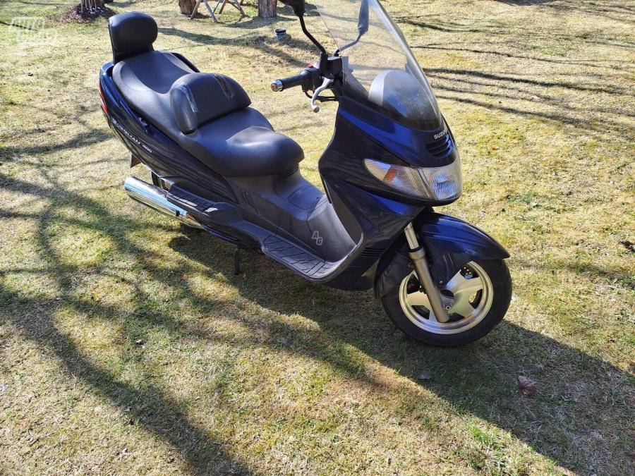 Zils Suzuki Burgman 2002 Viļņa, ar dzinēja tilpumu 0.39 L un nobraukumu 42 tūkst. km par 990 €, foto 1 vietnē AUTOMOTO.COM.LV