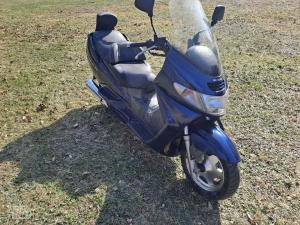 Zils Suzuki Burgman 2002 Viļņa, ar dzinēja tilpumu 0.39 L un nobraukumu 42 tūkst. km par 990 €, foto 3 vietnē AUTOMOTO.COM.LV