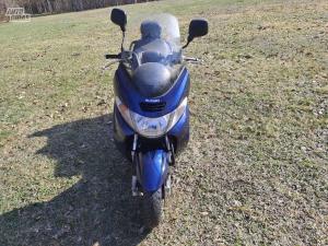 Zils Suzuki Burgman 2002 Viļņa, ar dzinēja tilpumu 0.39 L un nobraukumu 42 tūkst. km par 990 €, foto 4 vietnē AUTOMOTO.COM.LV