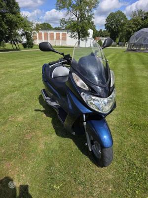Blue Suzuki Burgman 2004 in Kaunas, with an engine capacity of 0.13 L and mileage of 14 thousand km for 1400 €, photo  on AUTOMOTO.COM.LV
