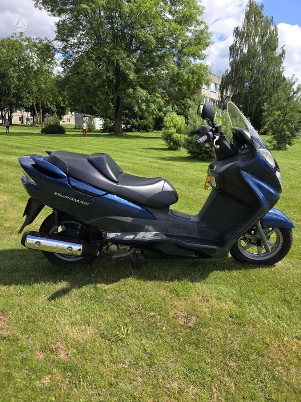 Blue Suzuki Burgman 2004 in Kaunas, with an engine capacity of 0.13 L and mileage of 14 thousand km for 1400 €, photo 3 on AUTOMOTO.COM.LV