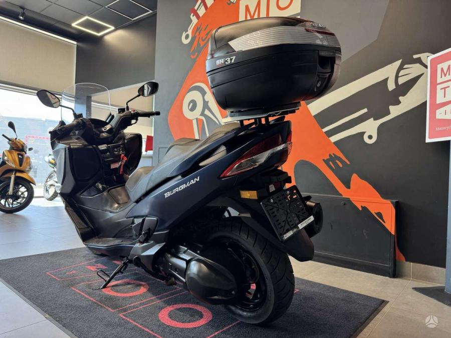 Zils Suzuki Burgman 2020 Viļņa, ar dzinēja tilpumu 0.40 L un nobraukumu 5 tūkst. km par 4399 €, foto 4 vietnē AUTOMOTO.COM.LV