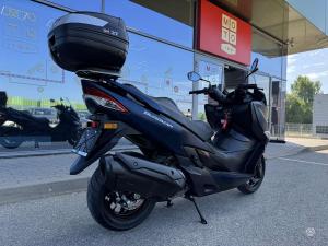 Zils Suzuki Burgman 2020 Viļņa, ar dzinēja tilpumu 0.40 L un nobraukumu 5 tūkst. km par 4399 €, foto 8 vietnē AUTOMOTO.COM.LV