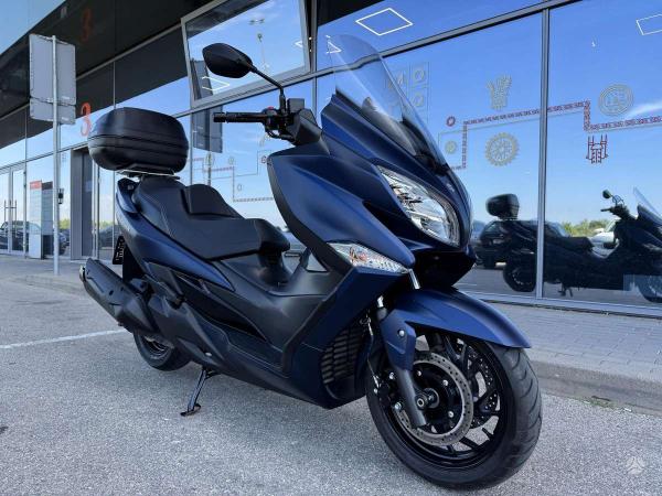 Blue Suzuki Burgman 2020 in Vilnius, with an engine capacity of 0.40 L and mileage of 5 thousand km for 4399 €, photo 9 on AUTOMOTO.COM.LV