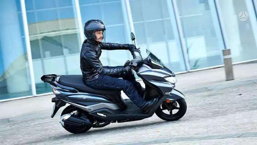 Zils Suzuki Burgman 2026 Viļņa, ar dzinēja tilpumu 0.13 L un nobraukumu 1 tūkst. km par 2990 €, foto 12 vietnē AUTOMOTO.COM.LV