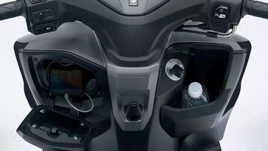 Zils Suzuki Burgman 2026 Viļņa, ar dzinēja tilpumu 0.13 L un nobraukumu 1 tūkst. km par 2990 €, foto 14 vietnē AUTOMOTO.COM.LV
