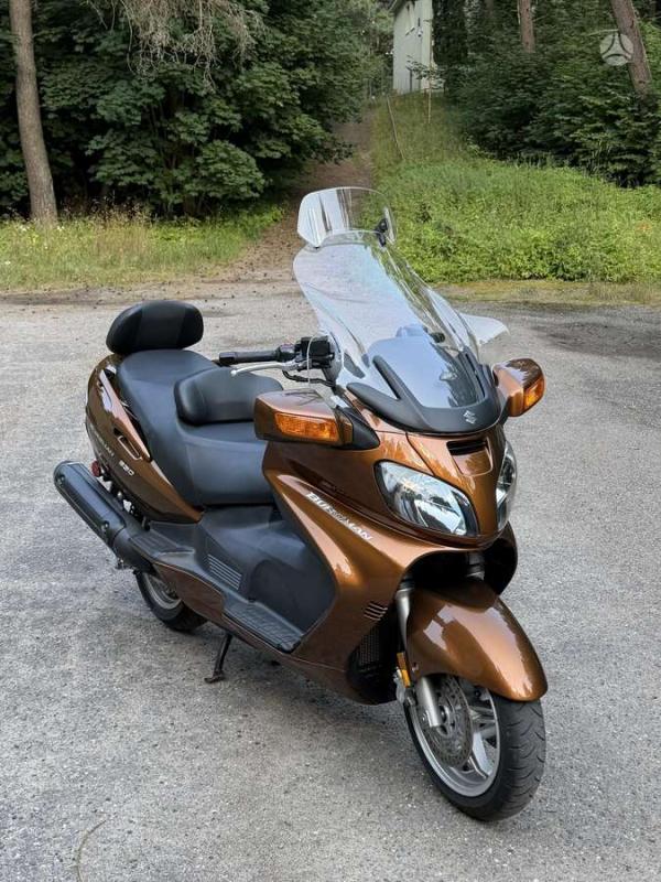Brown Suzuki Burgman 2007 in Vilnius, with an engine capacity of 0.65 L and mileage of 7 thousand km for 2700 €, photo 3 on AUTOMOTO.COM.LV