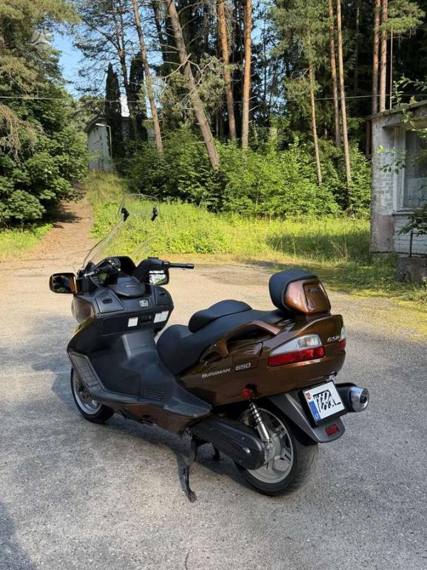 Brown Suzuki Burgman 2007 in Vilnius, with an engine capacity of 0.65 L and mileage of 7 thousand km for 2700 €, photo 4 on AUTOMOTO.COM.LV