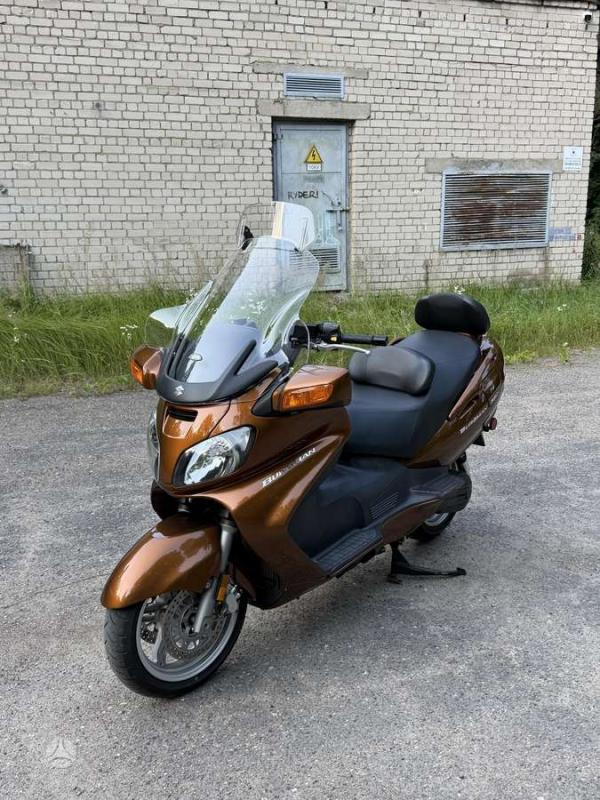 Brown Suzuki Burgman 2007 in Vilnius, with an engine capacity of 0.65 L and mileage of 7 thousand km for 2700 €, photo 5 on AUTOMOTO.COM.LV