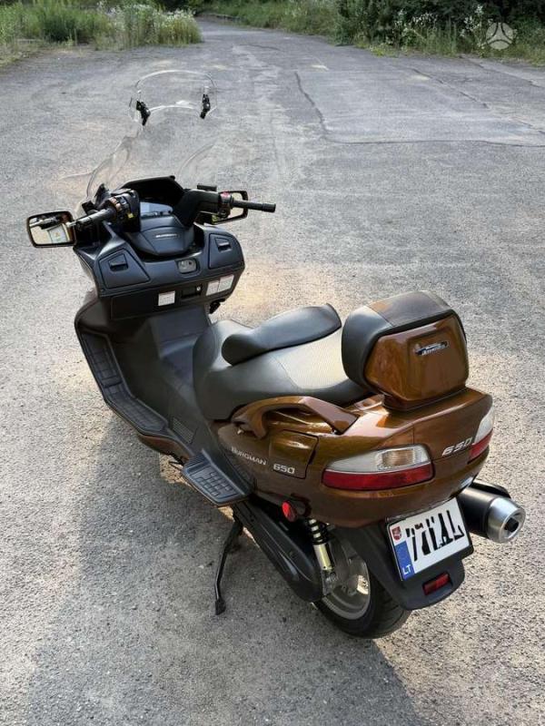 Brown Suzuki Burgman 2007 in Vilnius, with an engine capacity of 0.65 L and mileage of 7 thousand km for 2700 €, photo 10 on AUTOMOTO.COM.LV