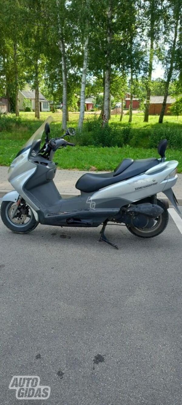 Pelēks Suzuki Burgman 2005 Šauļi, ar dzinēja tilpumu 0.13 L un nobraukumu 15 tūkst. km par 750 €, foto 2 vietnē AUTOMOTO.COM.LV