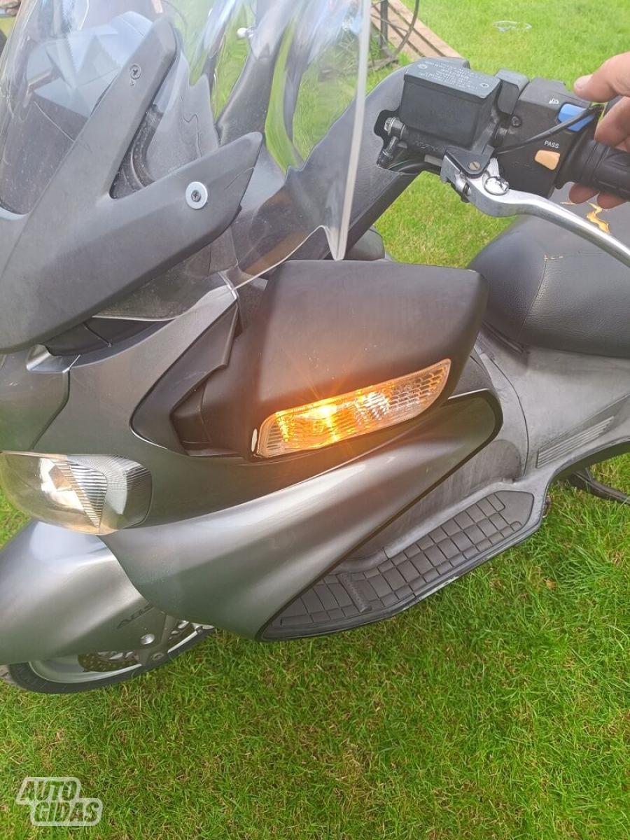Grey Suzuki Burgman 2007 in Vilnius, with an engine capacity of 0.65 L and mileage of 48 thousand km for 1599 €, photo 9 on AUTOMOTO.COM.LV