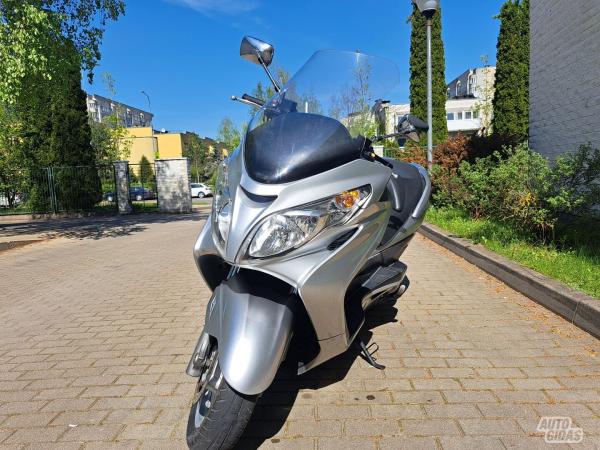Grey Suzuki Burgman 2008 in Vilnius, with an engine capacity of 0.40 L and mileage of 34 thousand km for 1600 €, photo 2 on AUTOMOTO.COM.LV