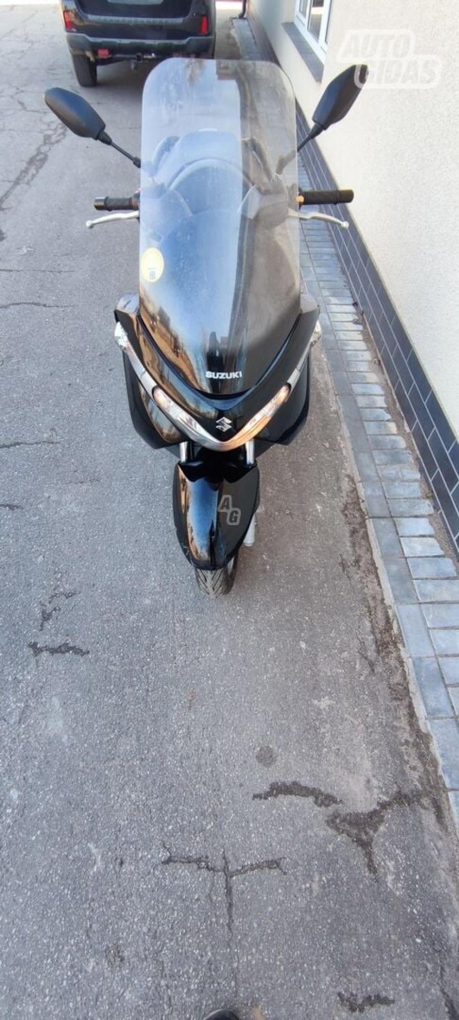 Grey Suzuki Burgman 2008 in Panevezys, with an engine capacity of 0.13 L and mileage of 0 thousand km for 950 €, photo 8 on AUTOMOTO.COM.LV