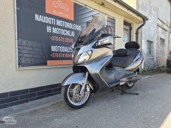 Pelēks Suzuki Burgman 2009 Panevēža, ar dzinēja tilpumu 0.65 L un nobraukumu 52 tūkst. km par 1950 €, foto 2 vietnē AUTOMOTO.COM.LV
