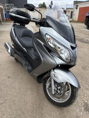 Grey Suzuki Burgman 2011 in Kaunas, with an engine capacity of 0.40 L and mileage of 23 thousand km for 3100 €, photo  on AUTOMOTO.COM.LV