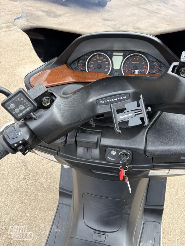 Grey Suzuki Burgman 2011 in Kaunas, with an engine capacity of 0.40 L and mileage of 23 thousand km for 3100 €, photo 6 on AUTOMOTO.COM.LV