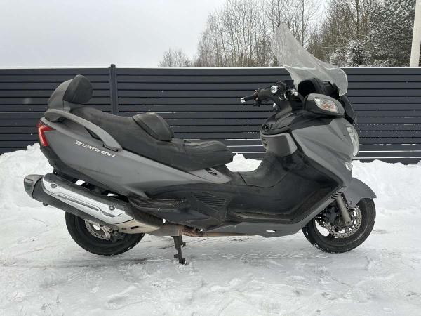 Pelēks Suzuki Burgman 2013 Viļņa, ar dzinēja tilpumu 0.65 L un nobraukumu 81 tūkst. km par 2700 €, foto 2 vietnē AUTOMOTO.COM.LV