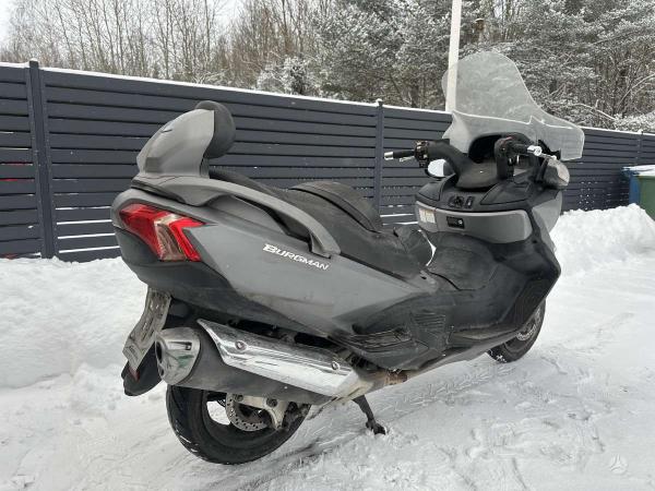 Pelēks Suzuki Burgman 2013 Viļņa, ar dzinēja tilpumu 0.65 L un nobraukumu 81 tūkst. km par 2700 €, foto 3 vietnē AUTOMOTO.COM.LV
