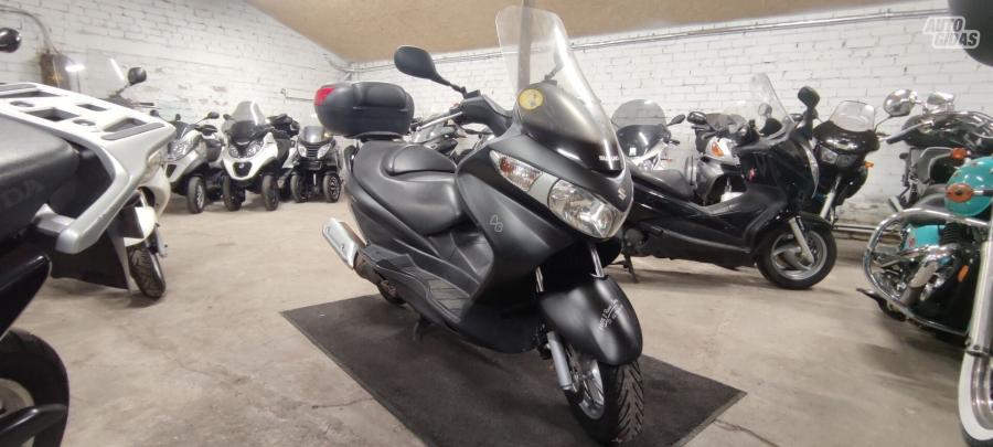 Pelēks Suzuki Burgman 2013 Panevēža, ar dzinēja tilpumu 0.13 L un nobraukumu 0 tūkst. km par 1150 €, foto 1 vietnē AUTOMOTO.COM.LV