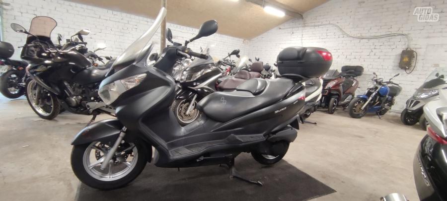 Pelēks Suzuki Burgman 2013 Panevēža, ar dzinēja tilpumu 0.13 L un nobraukumu 0 tūkst. km par 1150 €, foto 3 vietnē AUTOMOTO.COM.LV