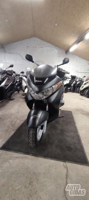 Pelēks Suzuki Burgman 2013 Panevēža, ar dzinēja tilpumu 0.13 L un nobraukumu 0 tūkst. km par 1150 €, foto 4 vietnē AUTOMOTO.COM.LV