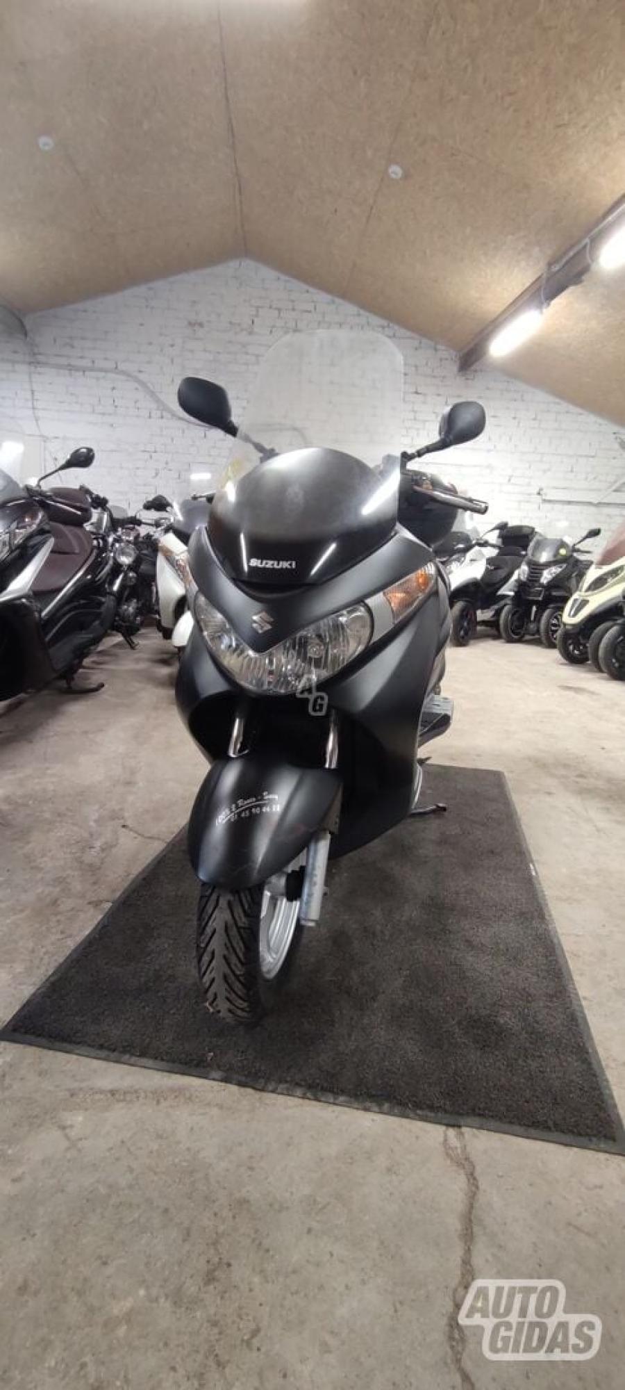 Pelēks Suzuki Burgman 2013 Panevēža, ar dzinēja tilpumu 0.13 L un nobraukumu 0 tūkst. km par 1150 €, foto 4 vietnē AUTOMOTO.COM.LV