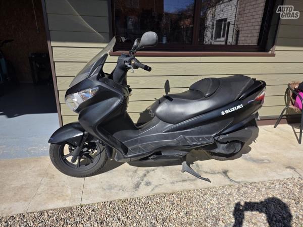 Pelēks Suzuki Burgman 2014 Pasvalys, ar dzinēja tilpumu 0.13 L un nobraukumu 0 tūkst. km par 899 €, foto 4 vietnē AUTOMOTO.COM.LV