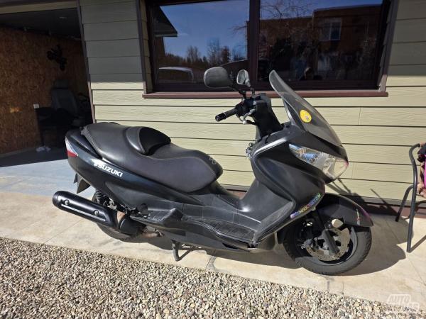 Pelēks Suzuki Burgman 2014 Pasvalys, ar dzinēja tilpumu 0.13 L un nobraukumu 0 tūkst. km par 899 €, foto 5 vietnē AUTOMOTO.COM.LV