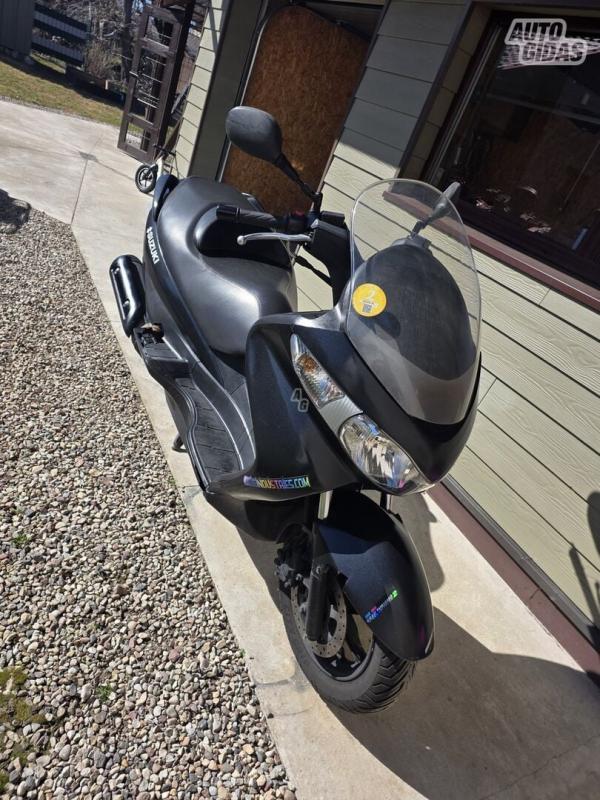 Pelēks Suzuki Burgman 2014 Pasvalys, ar dzinēja tilpumu 0.13 L un nobraukumu 0 tūkst. km par 899 €, foto 6 vietnē AUTOMOTO.COM.LV