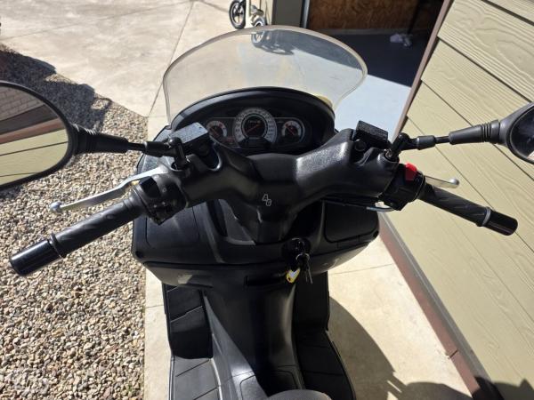 Pelēks Suzuki Burgman 2014 Pasvalys, ar dzinēja tilpumu 0.13 L un nobraukumu 0 tūkst. km par 899 €, foto 9 vietnē AUTOMOTO.COM.LV
