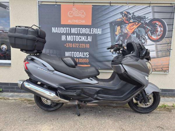 Grey Suzuki Burgman 2016 in Panevezys, with an engine capacity of 0.65 L and mileage of 45 thousand km for 3650 €, photo 3 on AUTOMOTO.COM.LV