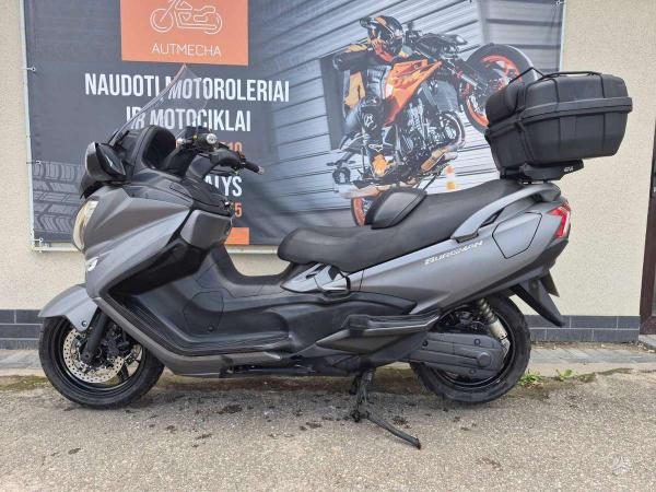 Grey Suzuki Burgman 2016 in Panevezys, with an engine capacity of 0.65 L and mileage of 45 thousand km for 3650 €, photo 4 on AUTOMOTO.COM.LV