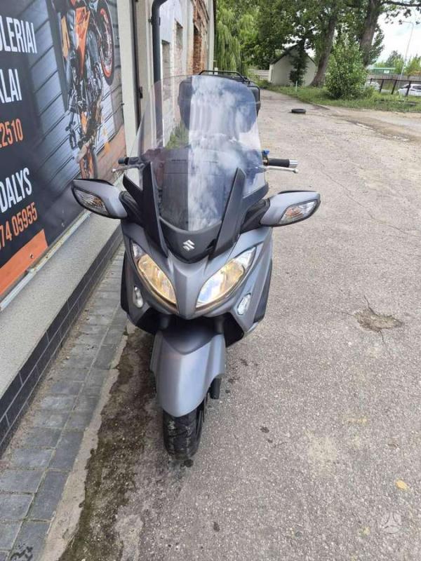 Grey Suzuki Burgman 2016 in Panevezys, with an engine capacity of 0.65 L and mileage of 45 thousand km for 3650 €, photo 5 on AUTOMOTO.COM.LV