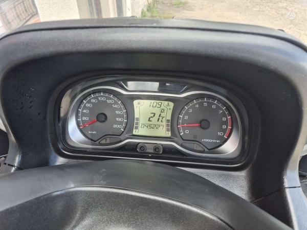 Grey Suzuki Burgman 2016 in Panevezys, with an engine capacity of 0.65 L and mileage of 45 thousand km for 3650 €, photo 6 on AUTOMOTO.COM.LV