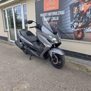 Grey Suzuki Burgman 2017 in Panevezys, with an engine capacity of 0.40 L and mileage of 0 thousand km for 2500 €, photo  on AUTOMOTO.COM.LV