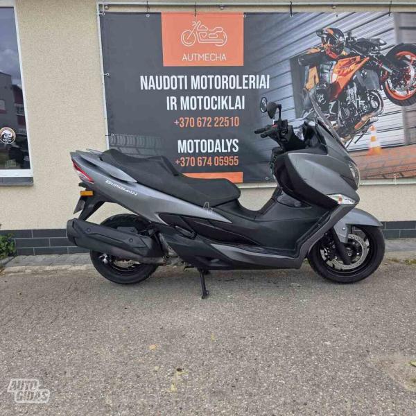 Grey Suzuki Burgman 2017 in Panevezys, with an engine capacity of 0.40 L and mileage of 0 thousand km for 2500 €, photo 3 on AUTOMOTO.COM.LV