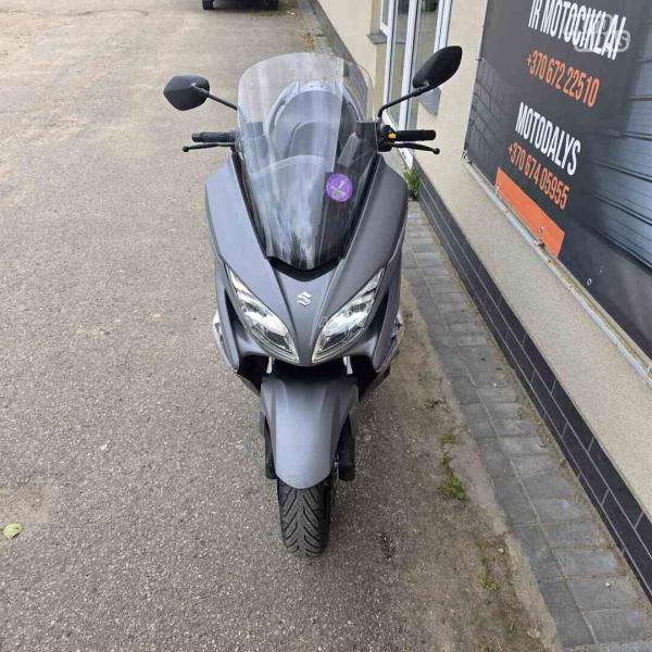 Grey Suzuki Burgman 2017 in Panevezys, with an engine capacity of 0.40 L and mileage of 0 thousand km for 2500 €, photo 5 on AUTOMOTO.COM.LV