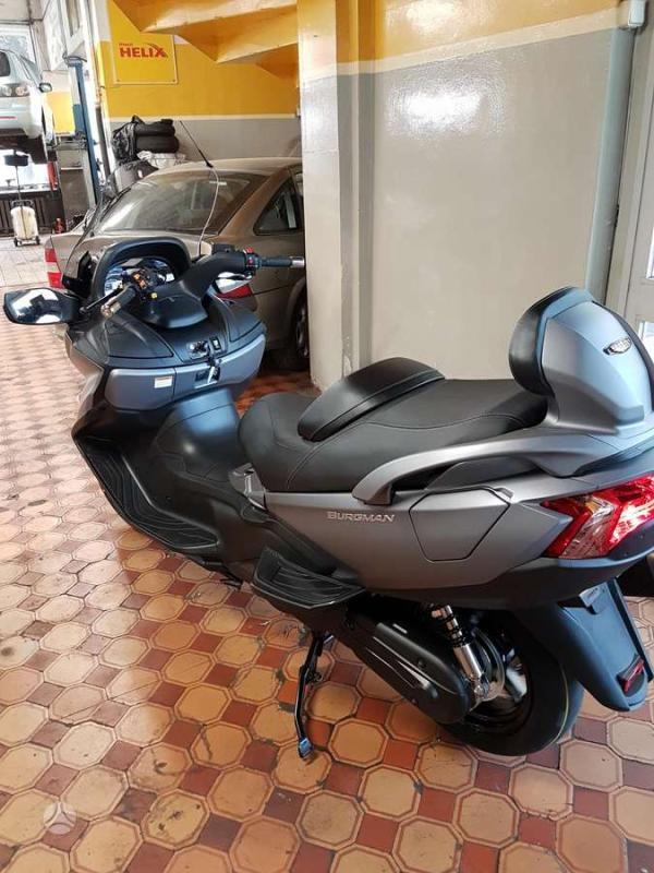 Grey Suzuki Burgman 2018 in Kaunas, with an engine capacity of 0.64 L and mileage of 10 thousand km for 6200 €, photo 4 on AUTOMOTO.COM.LV