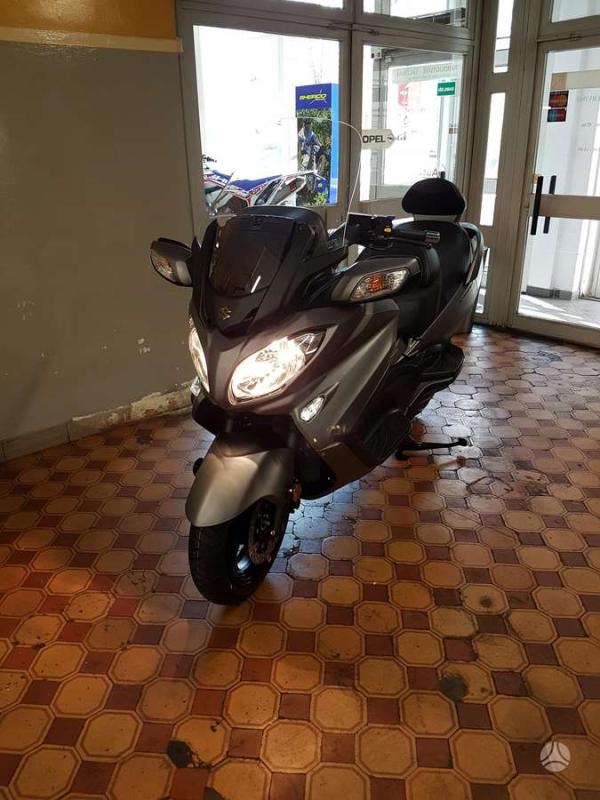 Grey Suzuki Burgman 2018 in Kaunas, with an engine capacity of 0.64 L and mileage of 10 thousand km for 6200 €, photo 6 on AUTOMOTO.COM.LV