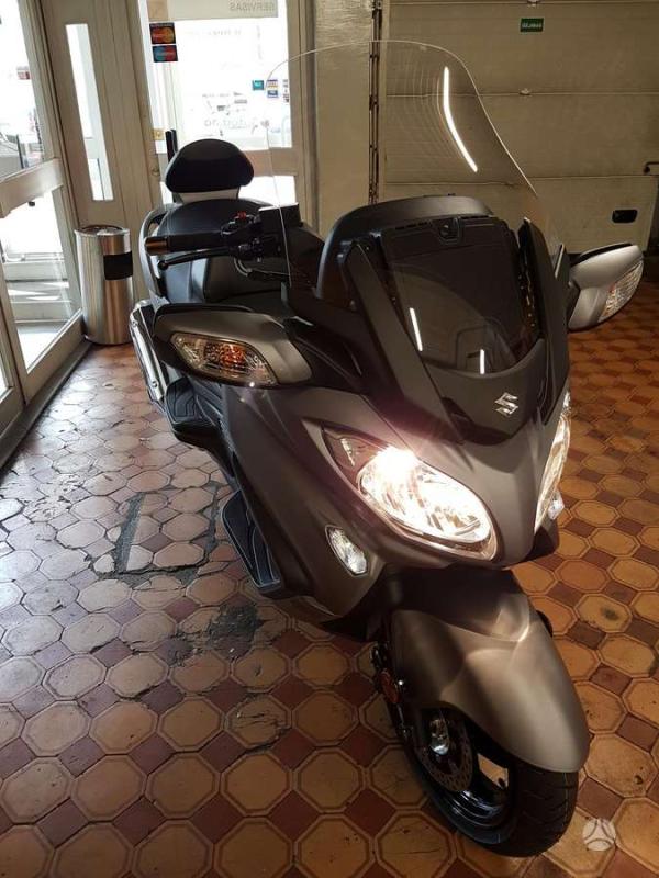 Grey Suzuki Burgman 2018 in Kaunas, with an engine capacity of 0.64 L and mileage of 10 thousand km for 6200 €, photo 7 on AUTOMOTO.COM.LV