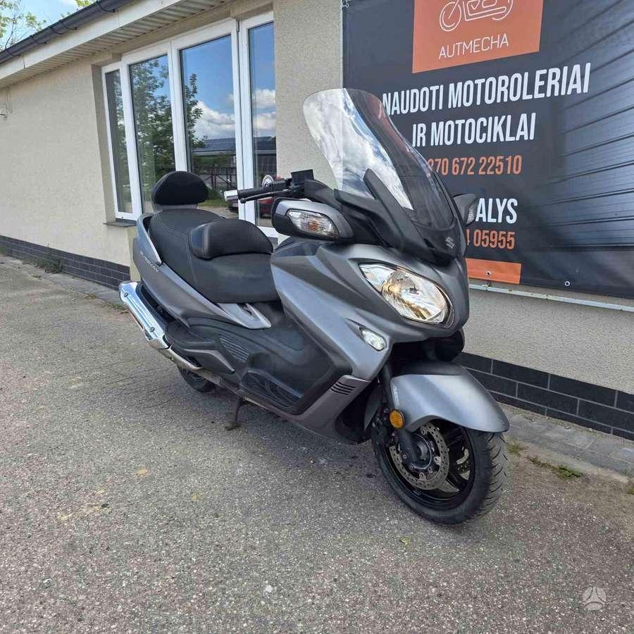Grey Suzuki Burgman 2018 in Panevezys, with an engine capacity of 0.65 L and mileage of 38 thousand km for 3700 €, photo 1 on AUTOMOTO.COM.LV