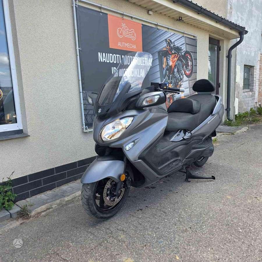 Grey Suzuki Burgman 2018 in Panevezys, with an engine capacity of 0.65 L and mileage of 38 thousand km for 3700 €, photo 3 on AUTOMOTO.COM.LV