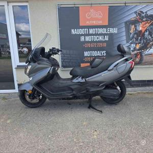 Grey Suzuki Burgman 2018 in Panevezys, with an engine capacity of 0.65 L and mileage of 38 thousand km for 3700 €, photo 5 on AUTOMOTO.COM.LV