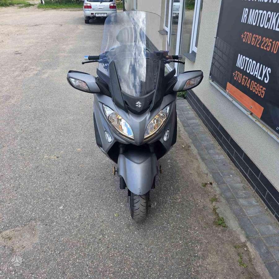 Grey Suzuki Burgman 2018 in Panevezys, with an engine capacity of 0.65 L and mileage of 38 thousand km for 3700 €, photo 6 on AUTOMOTO.COM.LV