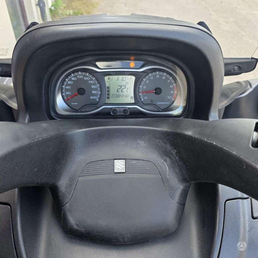 Grey Suzuki Burgman 2018 in Panevezys, with an engine capacity of 0.65 L and mileage of 38 thousand km for 3700 €, photo 7 on AUTOMOTO.COM.LV