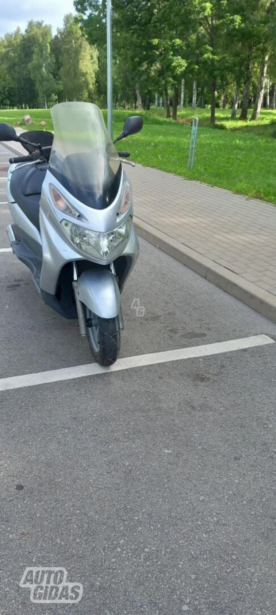 Grey Suzuki Burgman 2025 in Siauliai, with an engine capacity of 0.13 L and mileage of 15 thousand km for 750 €, photo 6 on AUTOMOTO.COM.LV