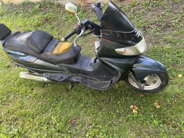 Suzuki Burgman 1998 in Varena, with an engine capacity of 0.00 L and mileage of 0 thousand km for 650 €, photo 3 on AUTOMOTO.COM.LV